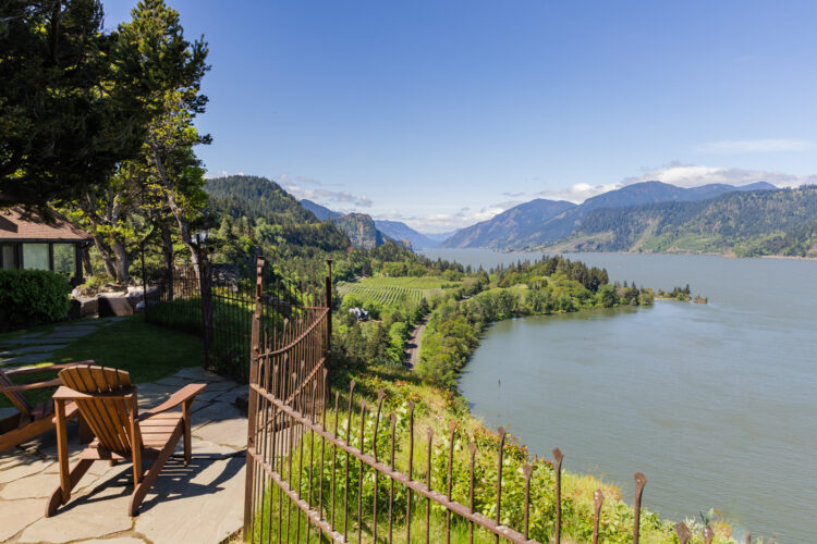 33 Stunning Pacific Northwest Wedding & Elopement Venues ...